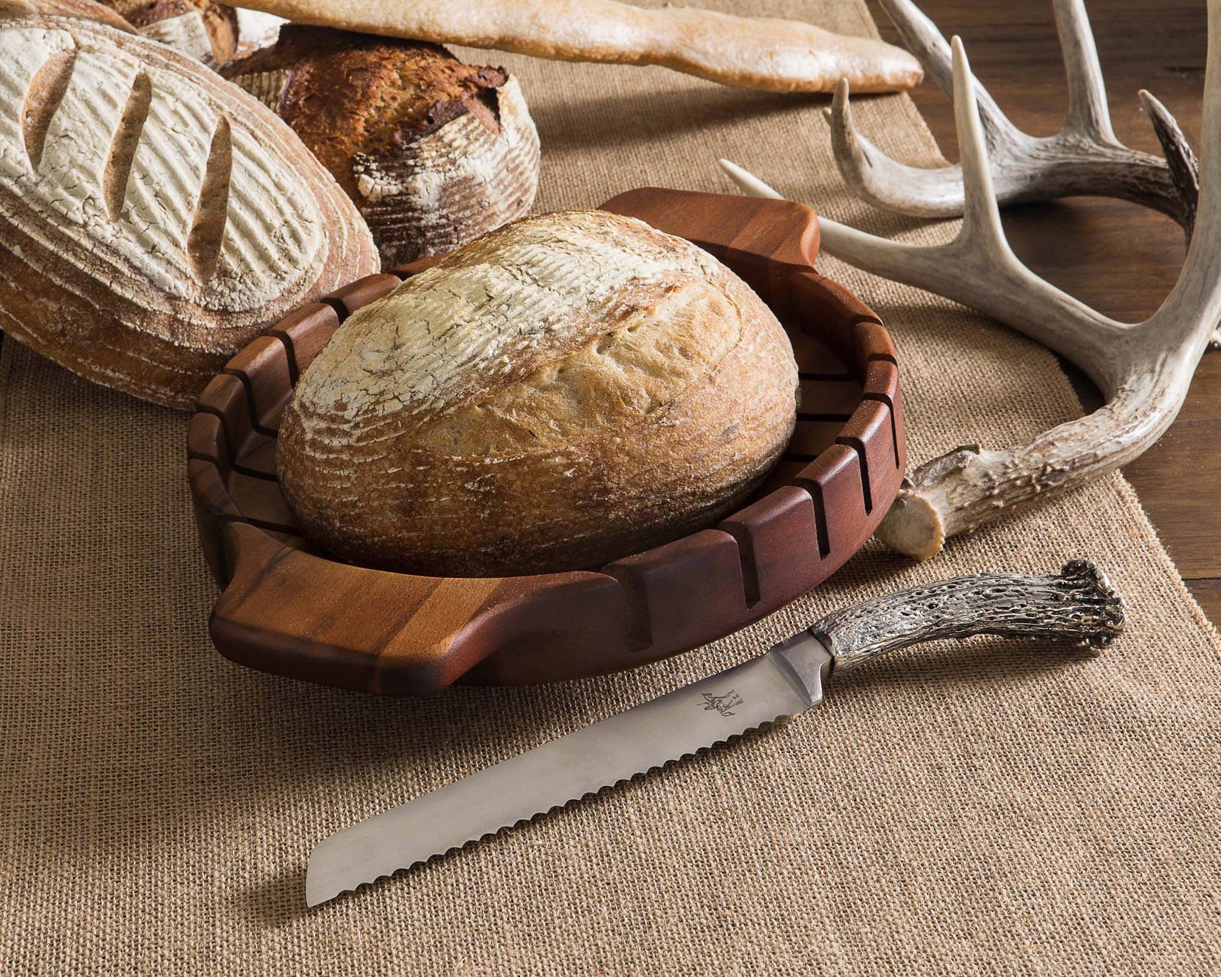 Round Bread Board with Antler Knife (2 pcs) – The Olive Branch Boutique